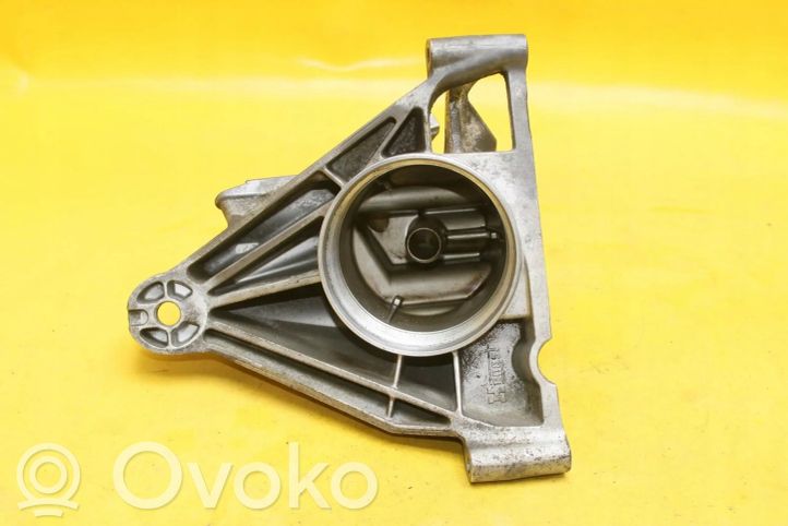 022199354A Volkswagen Phaeton Oil filter mounting bracket, 28.10 € | RRR