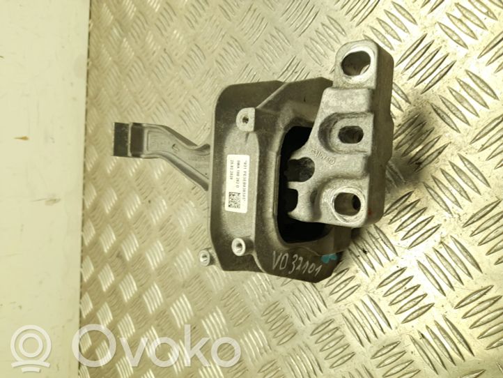 5WA199262D Volkswagen Tiguan Engine mount bracket, 45.00 € | RRR