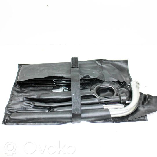 8K0805615 Audi Q5 SQ5 Tool set, 15.00 € | RRR