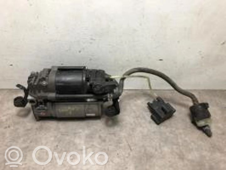 A2123200404 Mercedes-Benz E W212 Other engine bay part, 288.00 € | RRR