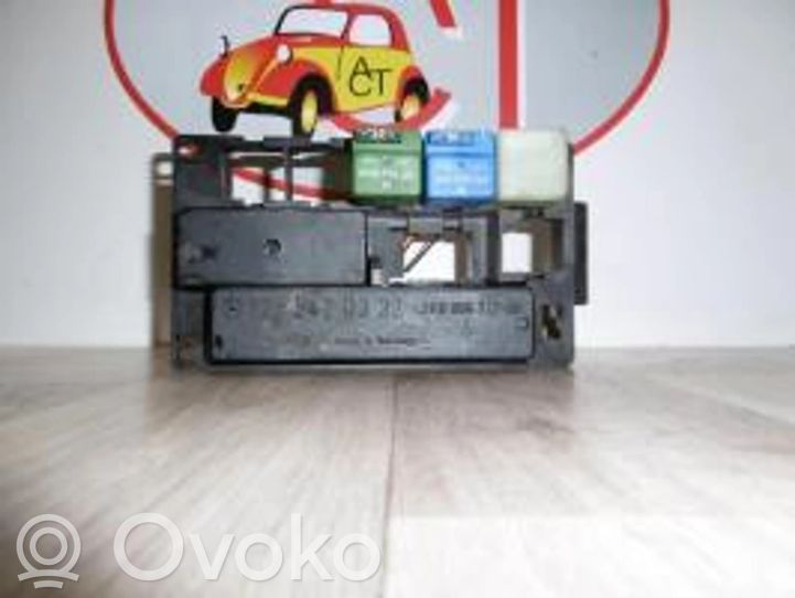Mercedes-Benz E W124 Boîte à fusibles, 57.00 € | OVOKO