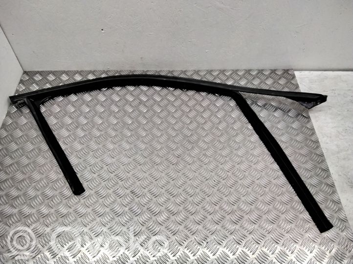 A2127250425 Mercedes-Benz E W212 Rubber seal front door window/glass ...
