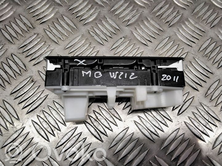 2049053905 Mercedes-Benz E W212 Interrupteur commade lève-vitre, 25.00 ...