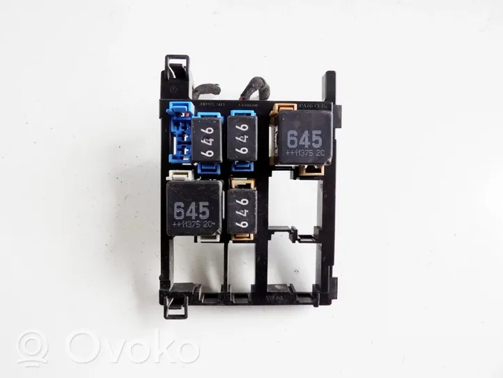 Volkswagen Caddy Sicherungskasten Relaiskasten, 10.04 € | RRR