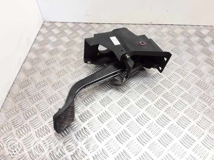 A2032900401 Mercedes-Benz C W203 Pédale de frein, 15.00 € | OVOKO