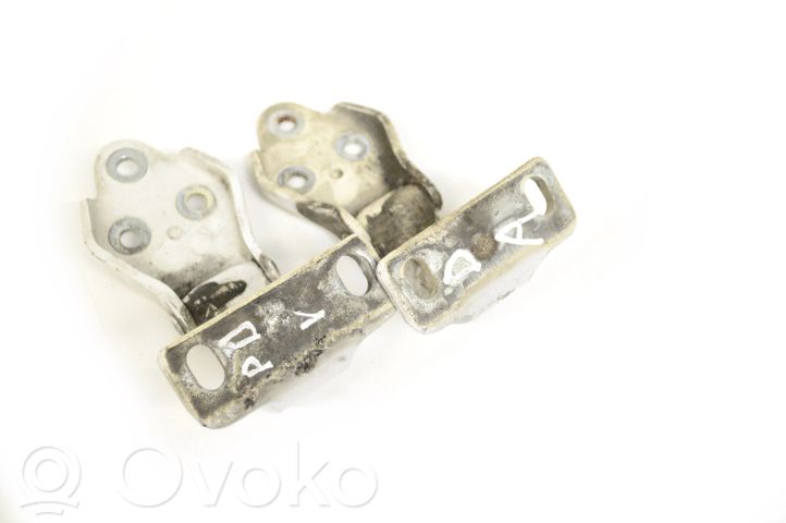 Iveco Daily 5th gen Front door upper hinge, 32.00 € | RRR