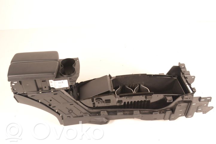 104880400A Tesla Model X Center console, 210.00 € | RRR