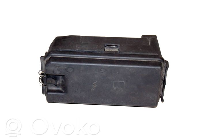 1645400182 Mercedes-Benz R W251 Boîte à fusibles, 9.99 € | OVOKO