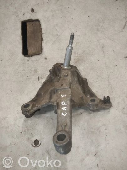 112533062R Renault Captur Engine mounting bracket, 30.00 € | RRR