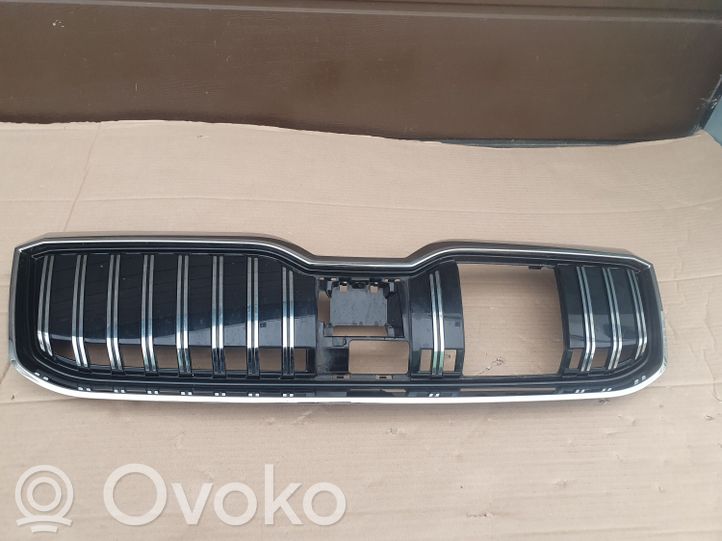 3V0853653J Skoda Superb B8 (3V) Grille calandre supérieure de pare ...