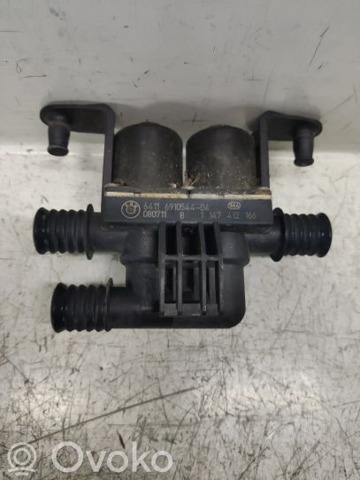 1147412166 BMW X5 E70 Coolant heater control valve, 14.90 € | RRR