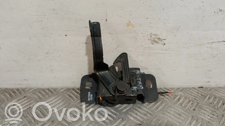 39118537 Opel Astra K Tie down hook / loop, 38.72 € | RRR