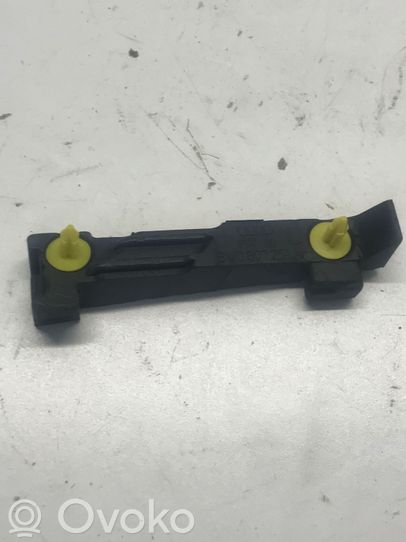 8W0807251A Audi A4 S4 B9 Putoplastas galinio bamperio, 5.00 € | RRR