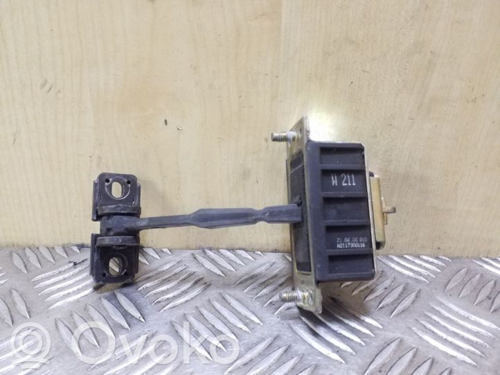 A2117300116 Mercedes-Benz E W211 Charnière arrêt tirant de porte avant ...