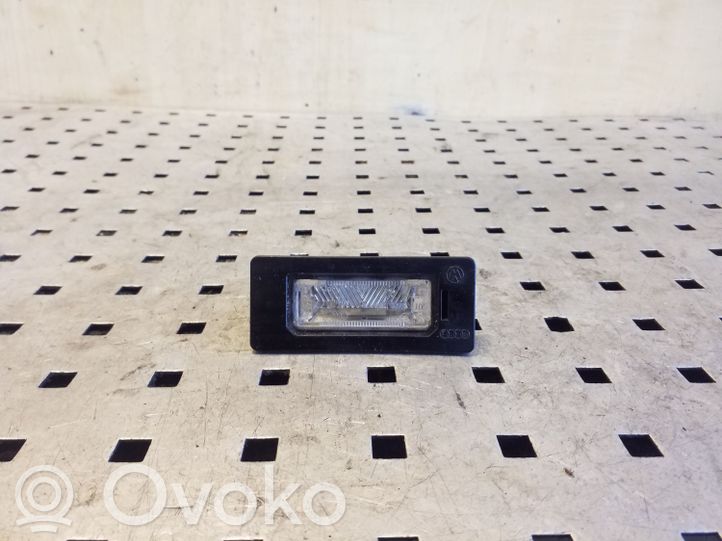 8T0943021 Audi A4 S4 B8 8K Number plate light, 10.00 € | RRR