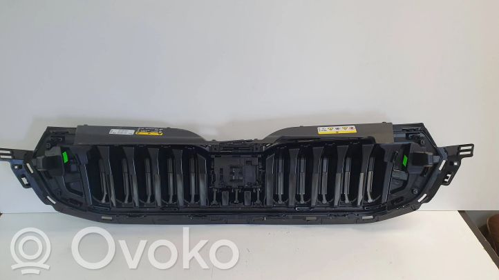 658853653C Skoda Kamiq Front bumper upper radiator grill, 141.18 € | RRR