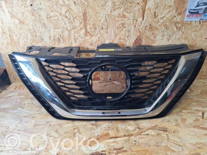 62310-HV3 Nissan Qashqai Front bumper upper radiator grill, 28.24 € | RRR
