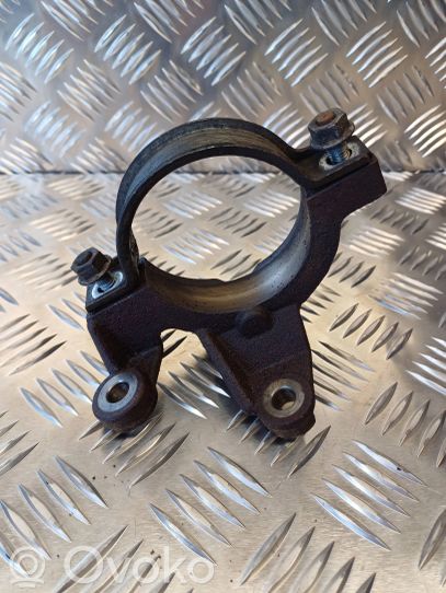 AV613K305CA Ford Focus Driveshaft support bearing bracket, 18.00 € | RRR