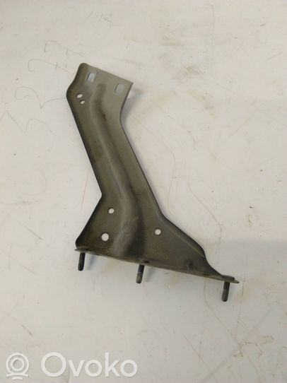 8R0821136 Audi Q5 SQ5 Fender mounting bracket, 10.00 € | RRR