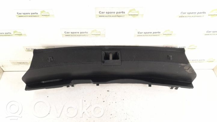 2046900825 Mercedes-Benz C W204 Cache serrure de hayon/coffre arrière ...
