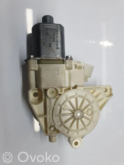 A2048200242 Mercedes-Benz C W204 Front door window regulator motor, 15. ...
