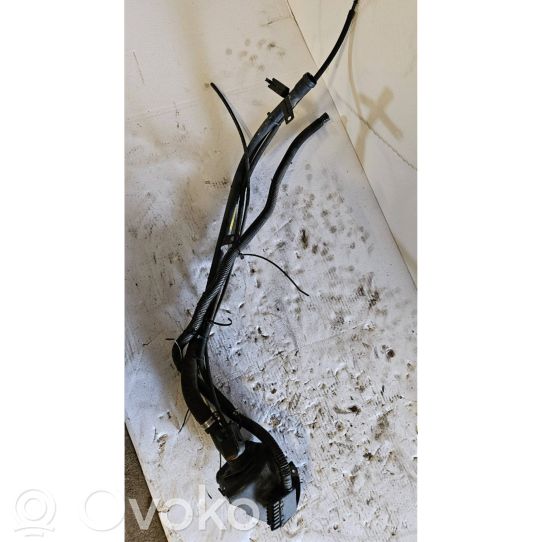 20878553 Cadillac Escalade Fuel tank filler neck pipe, 109.00 € | RRR