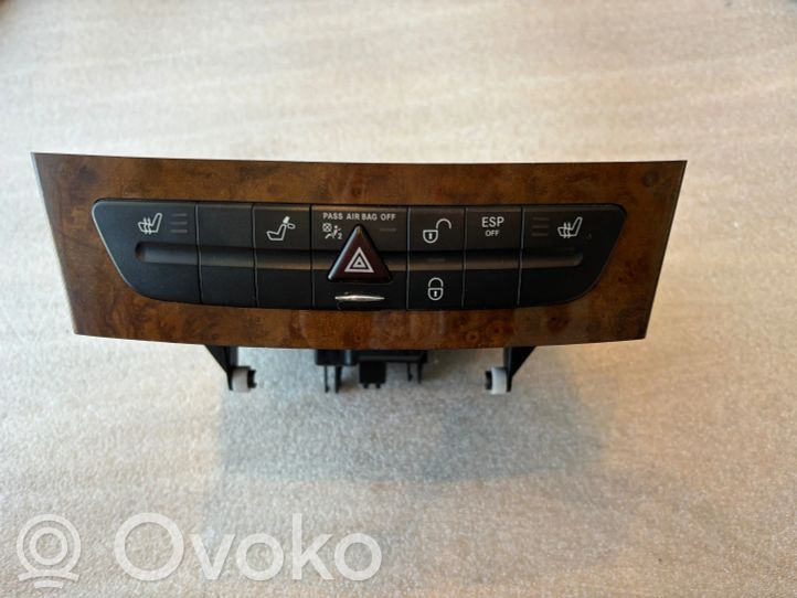 A2116800552 Mercedes-Benz E W211 Glove box, 23.75 € | RRR