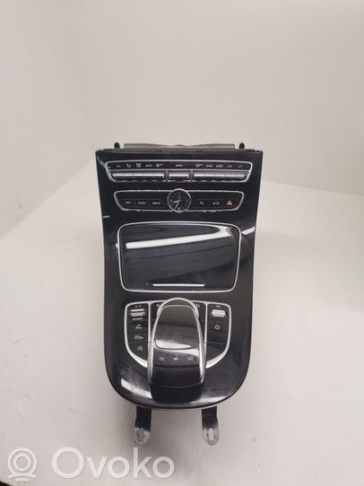 A2136806500 Mercedes-Benz E W213 Console centrale, 500.00 € | OVOKO