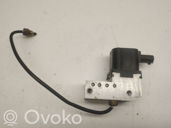 A2113200158 Mercedes-Benz E W211 Blocco valvola della sospensione ...