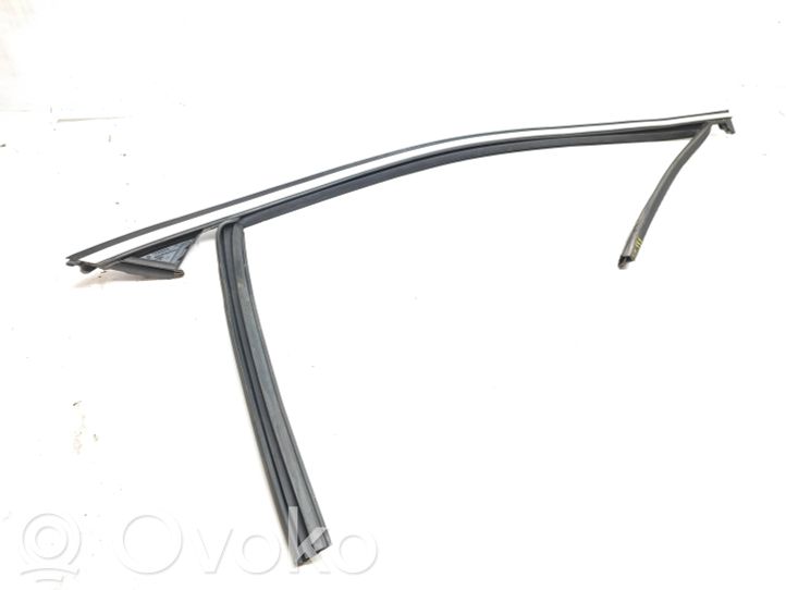 31849230 Volvo S90, V90 Front door glass trim molding, 49.99 € | RRR