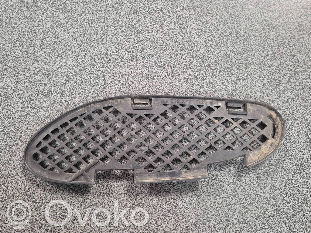 2028851223 Mercedes-Benz C W202 Etupuskurin alempi jäähdytinsäleikkö ...