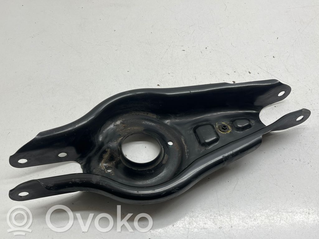 104445100F Tesla Model 3 Galinė šakė, 4,95 € | RRR