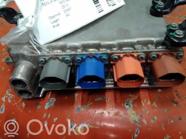 102884301A Tesla Model S High voltage junction box, €588.07 | RRR