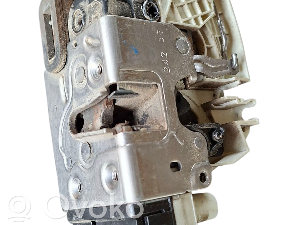 A9067304335 Volkswagen Crafter Sliding door lock, €79.00 | RRR