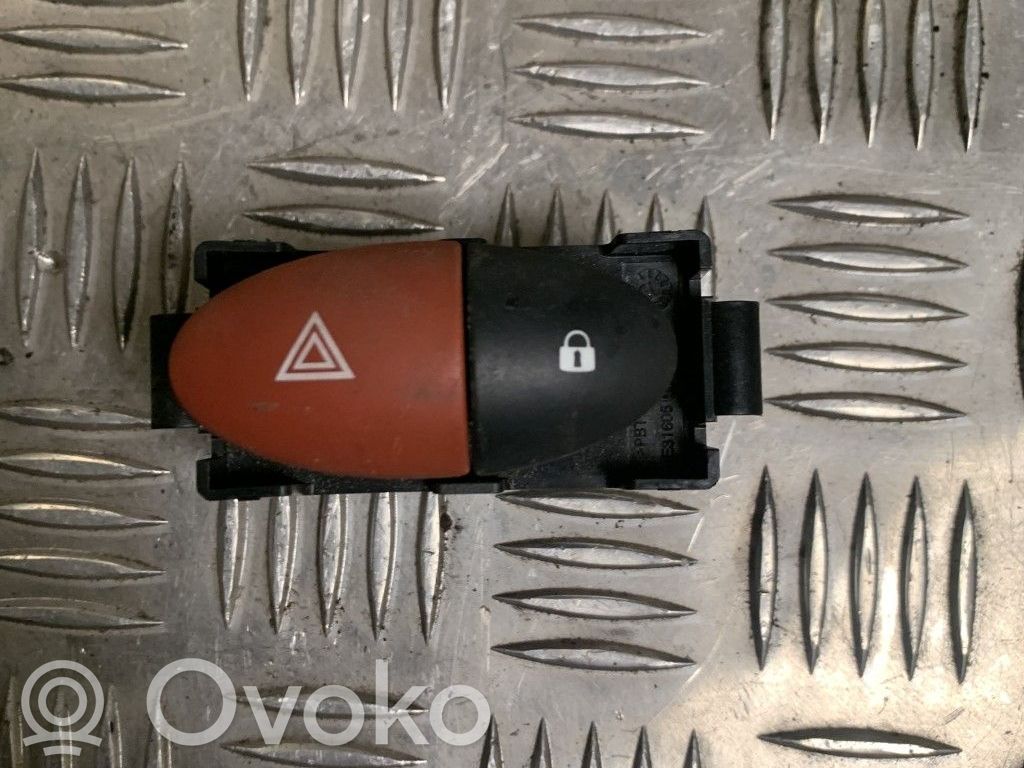 252100891 Renault Twingo II Hazard light switch, €23.12 | RRR