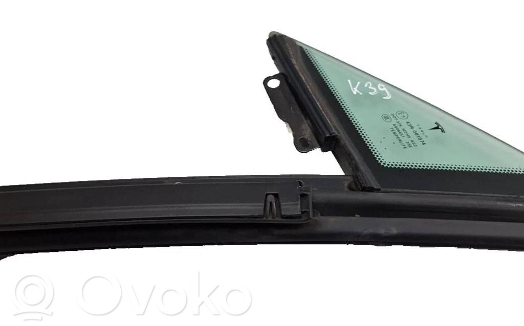 43R001074 Jaguar XF X250 Front door window glass four-door, €158.00 | RRR