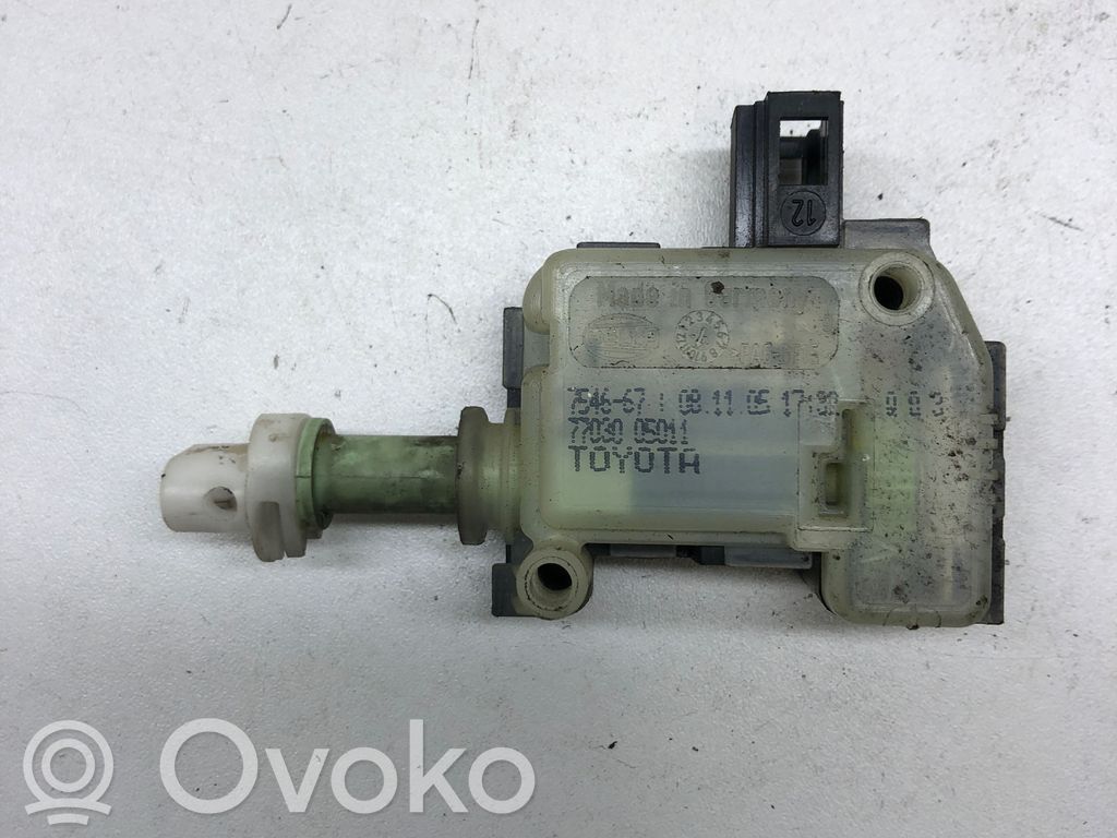 7703005011 Toyota Avensis T250 Moteur de verrouillage trappe à essence ...
