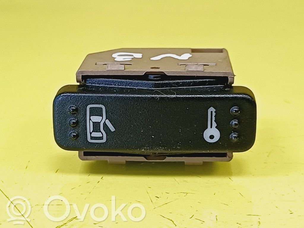 1C0962125 Volkswagen New Beetle Central locking switch button, €47.01 | RRR