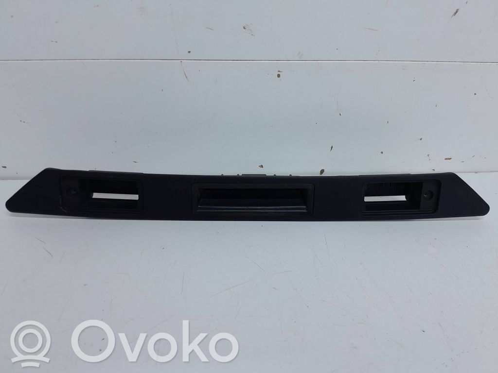 8P4827574 Audi A4 S4 B7 8E 8H Trunk door license plate light bar, €45. ...