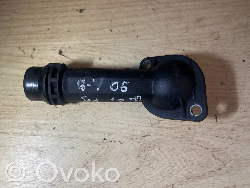 03G121121C Audi A4 S4 B6 8E 8H Moottorin vesijäähdytyksen putki/letku ...