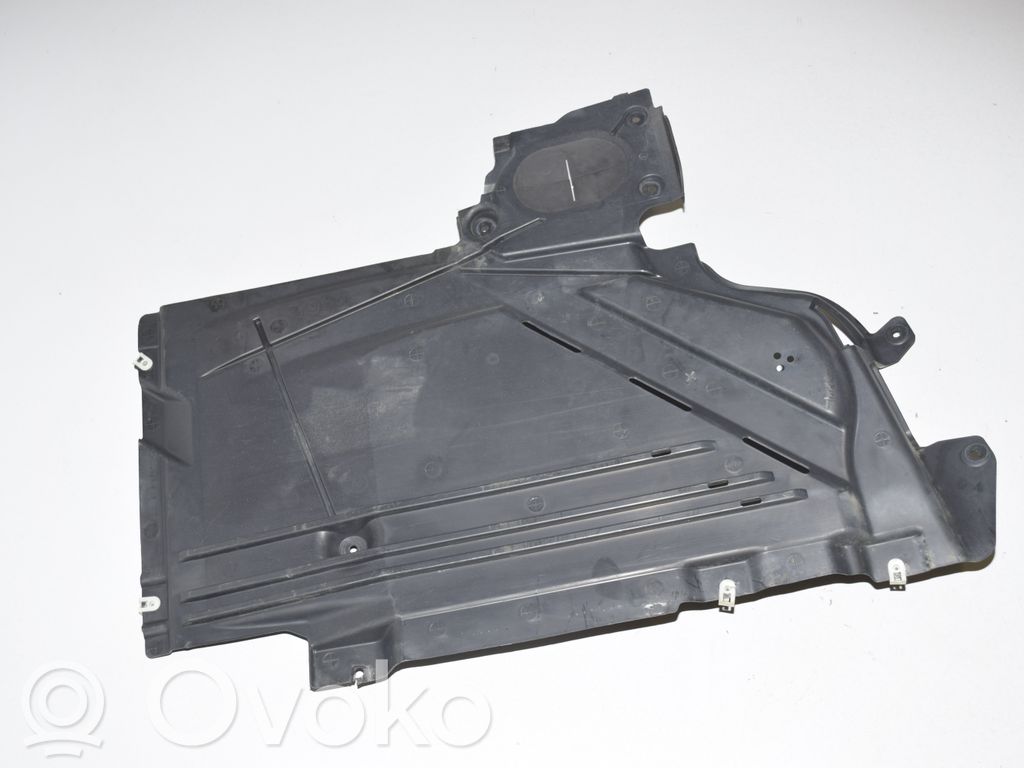 7290807 BMW 2 F46 Couvre soubassement arrière, 15,00 € | OVOKO