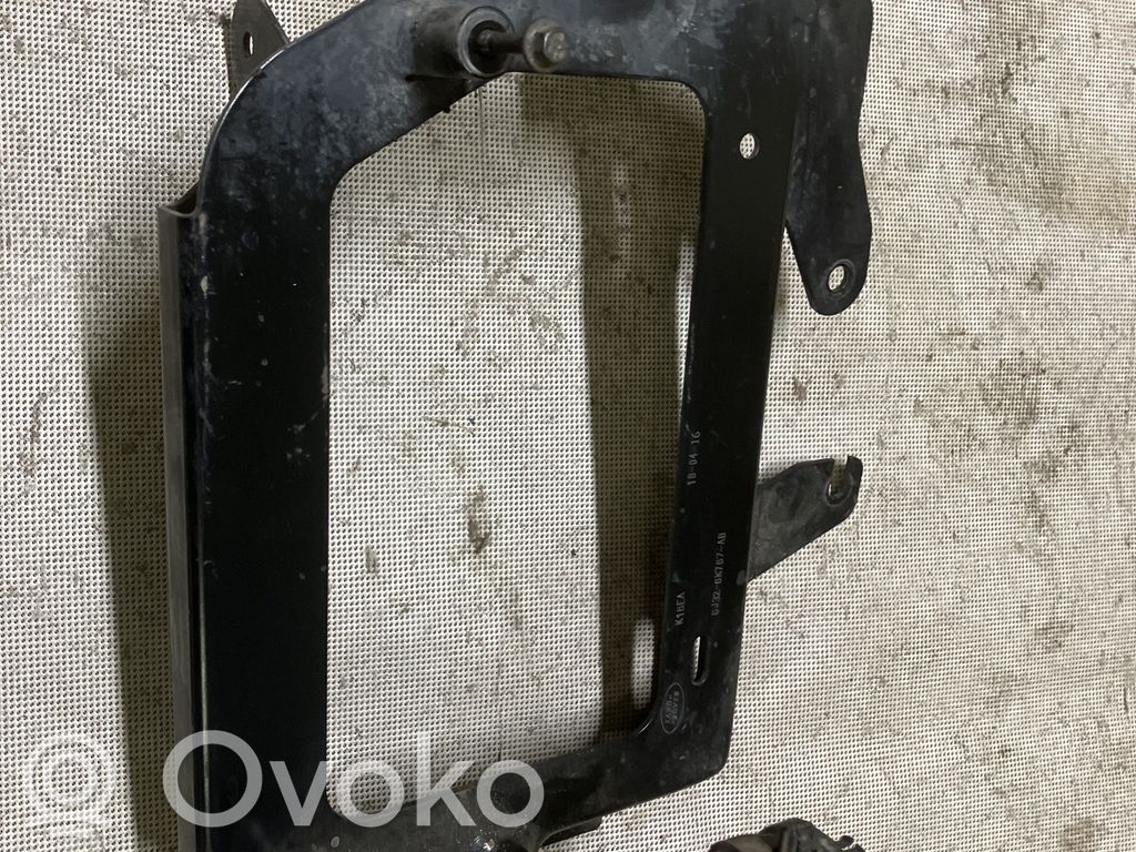 GJ326K767AB Land Rover Evoque I Intercooler pipe mounting bracket, €15. ...
