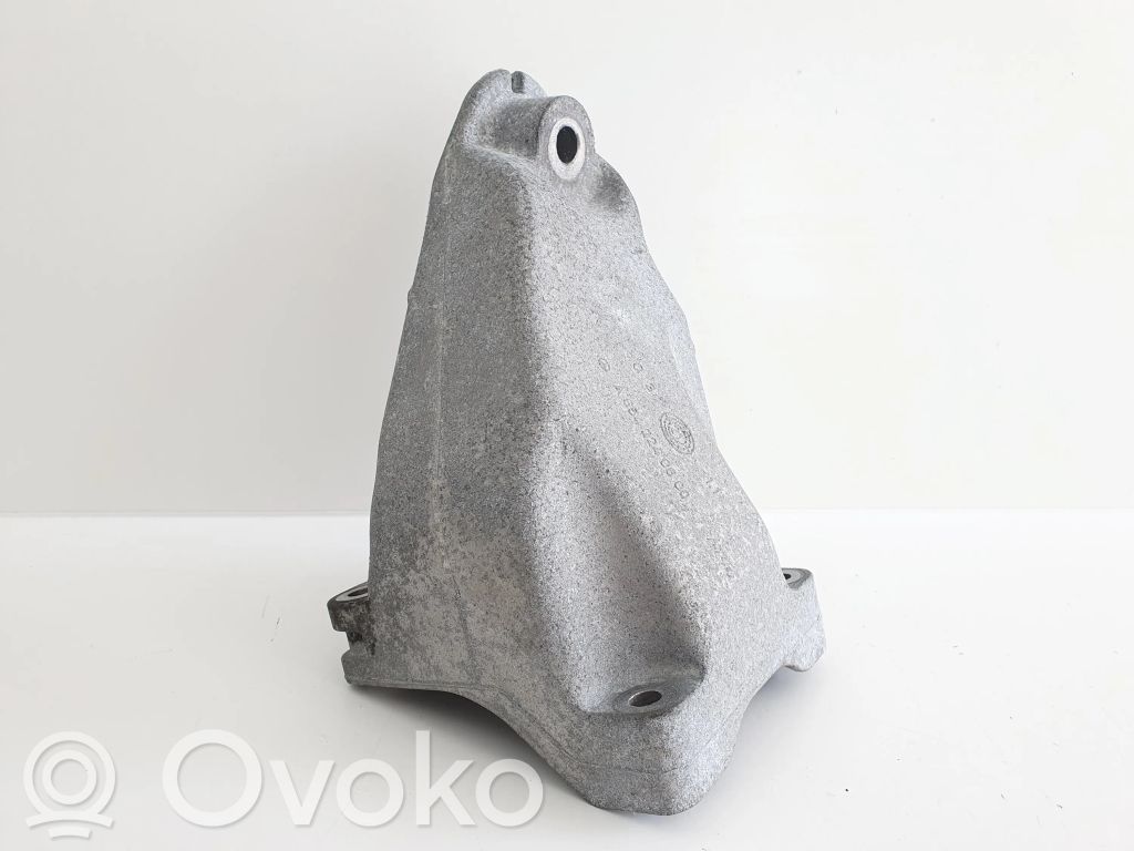 A6542240600 Mercedes-Benz Sprinter W907 W910 Engine mount bracket, €40. ...
