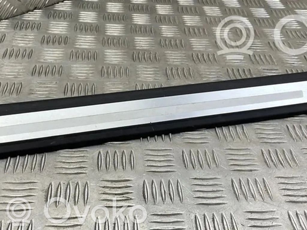 8R0853373 Audi Q5 SQ5 Copertura del rivestimento del sottoporta ...