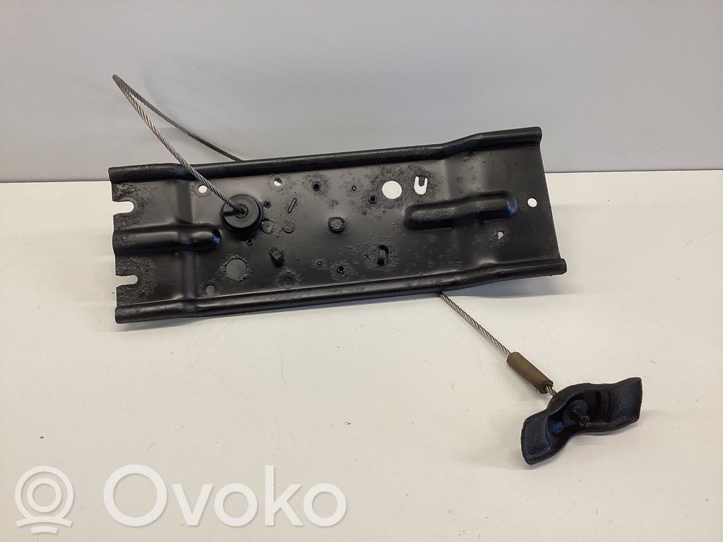 Jeep Commander Support roue de secours, 40,00 € | OVOKO