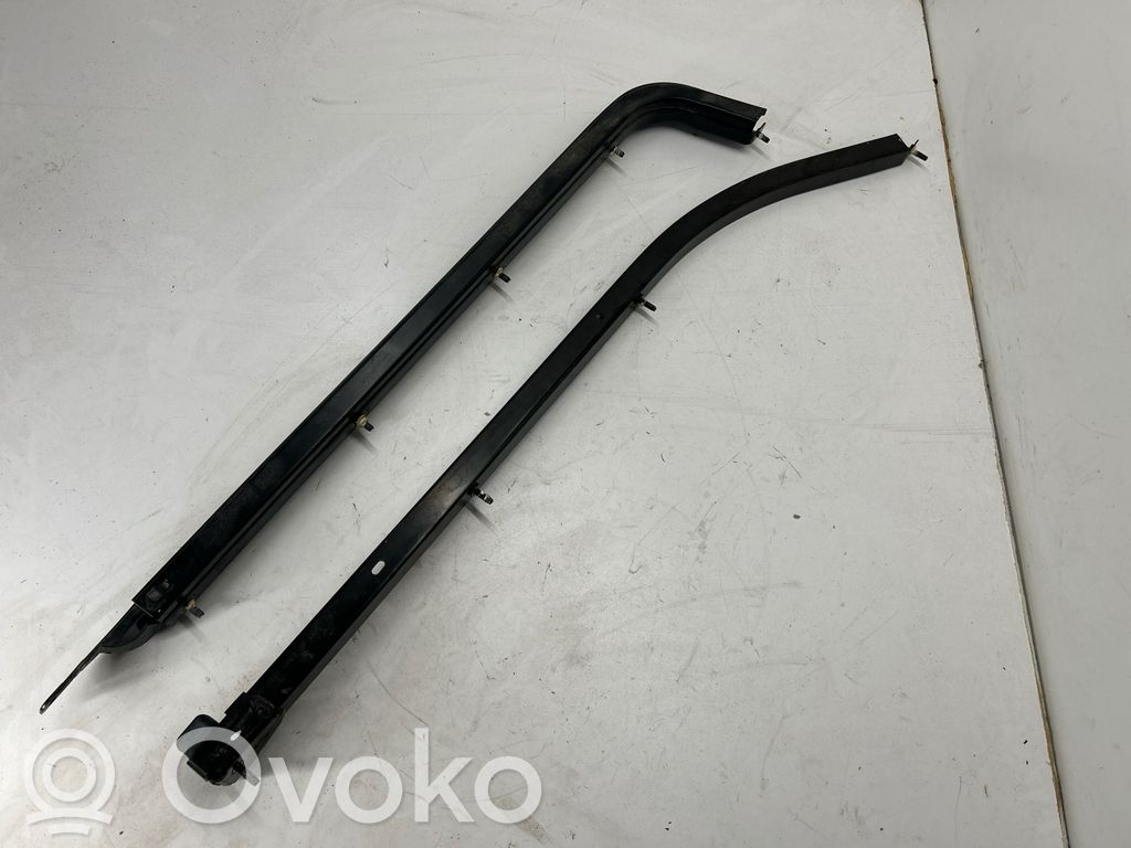 68186031AC Chrysler Pacifica Rail supérieur de porte coulissante, 39,99 ...