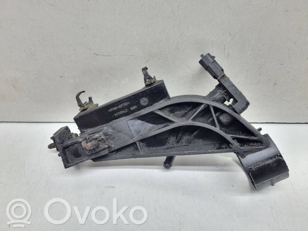 1171942 Nissan X-Trail T32 Intercooler pipe mounting bracket, €25.00 | RRR