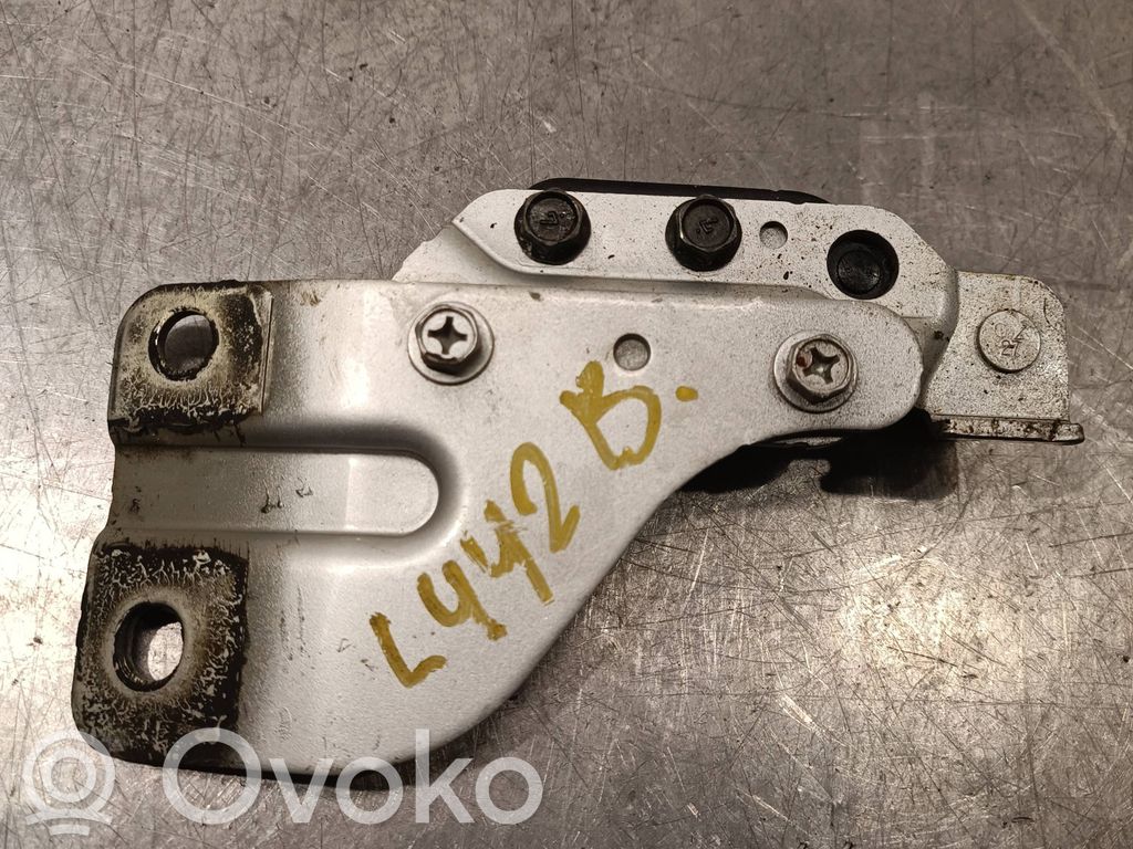 Nissan NV200 Sliding door upper roller guide/hinge, €25.00 | RRR