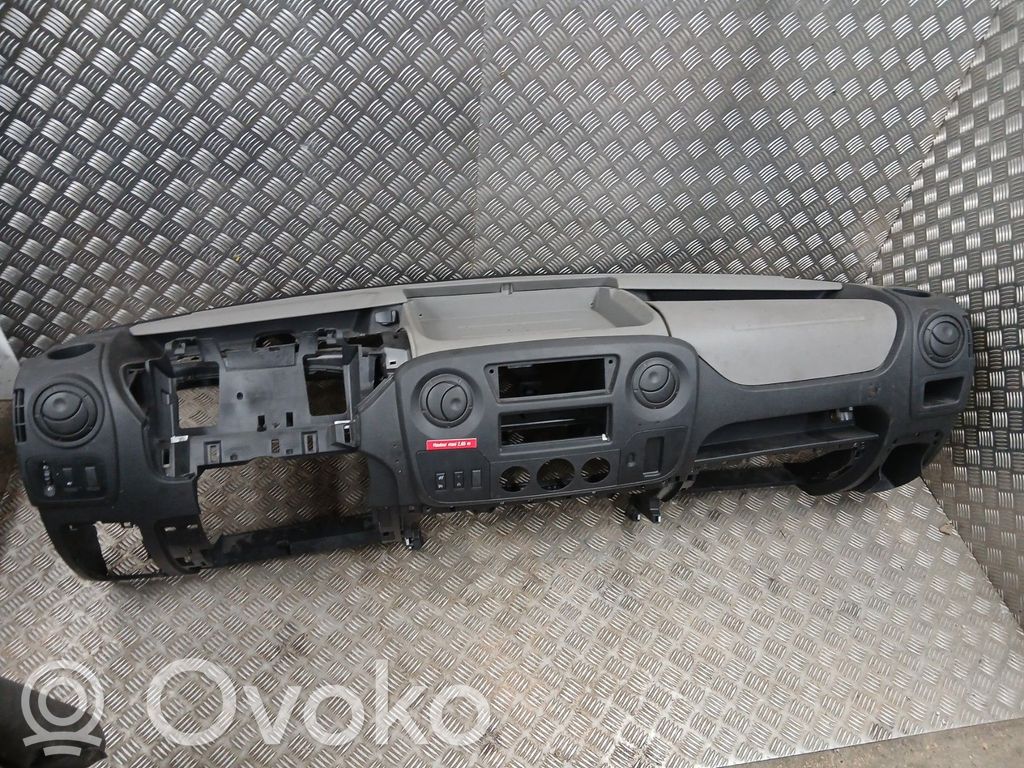 681007895R Renault Master II Dashboard, €399.30 | RRR