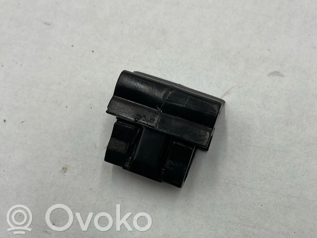 147287200C Tesla Model 3 Radiator support slam panel bracket, €5.00 | RRR